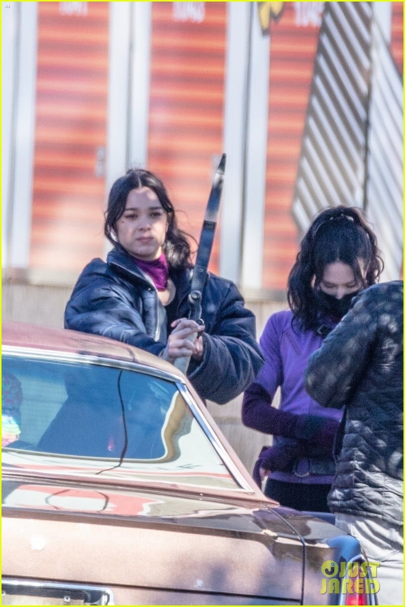 Hailee Steinfeld & Jeremy Renner Continue Filming 'Hawkeye' in Atlanta ...