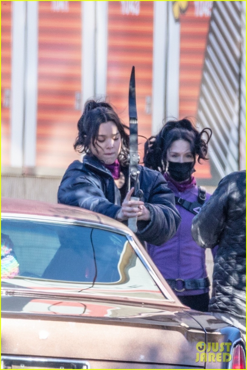 Hailee Steinfeld & Jeremy Renner Continue Filming 'Hawkeye' in Atlanta ...