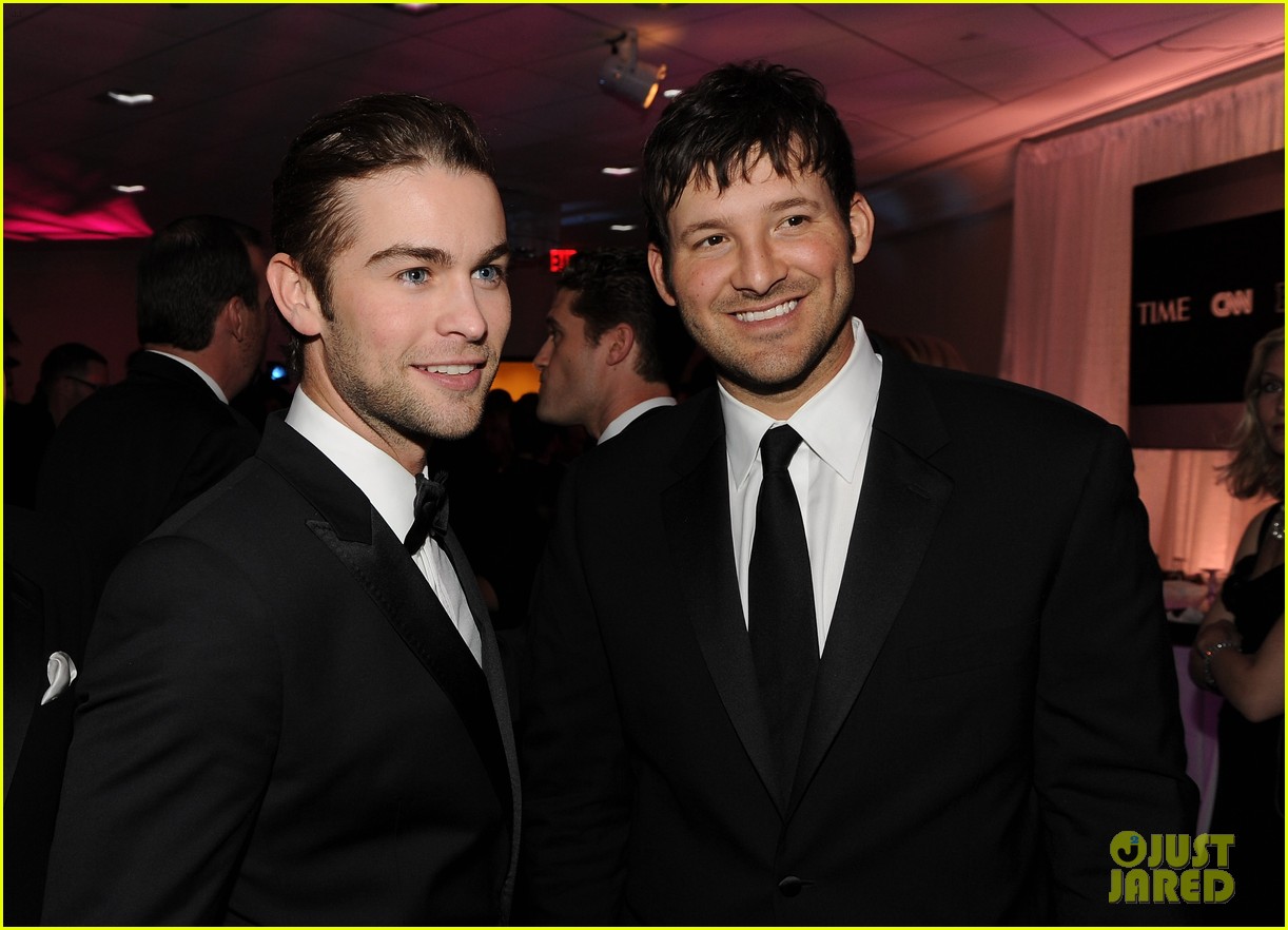 Super Bowl Announcer Tony Romo Has a Famous Brother-in-Law: Gossip Girl ...