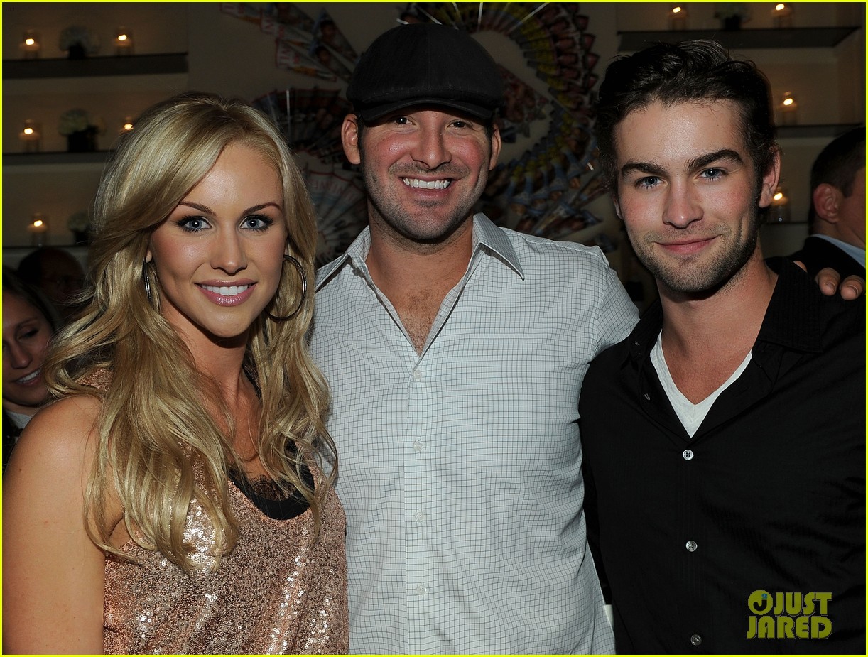 Super Bowl Announcer Tony Romo Has a Famous Brother-in-Law: Gossip Girl ...