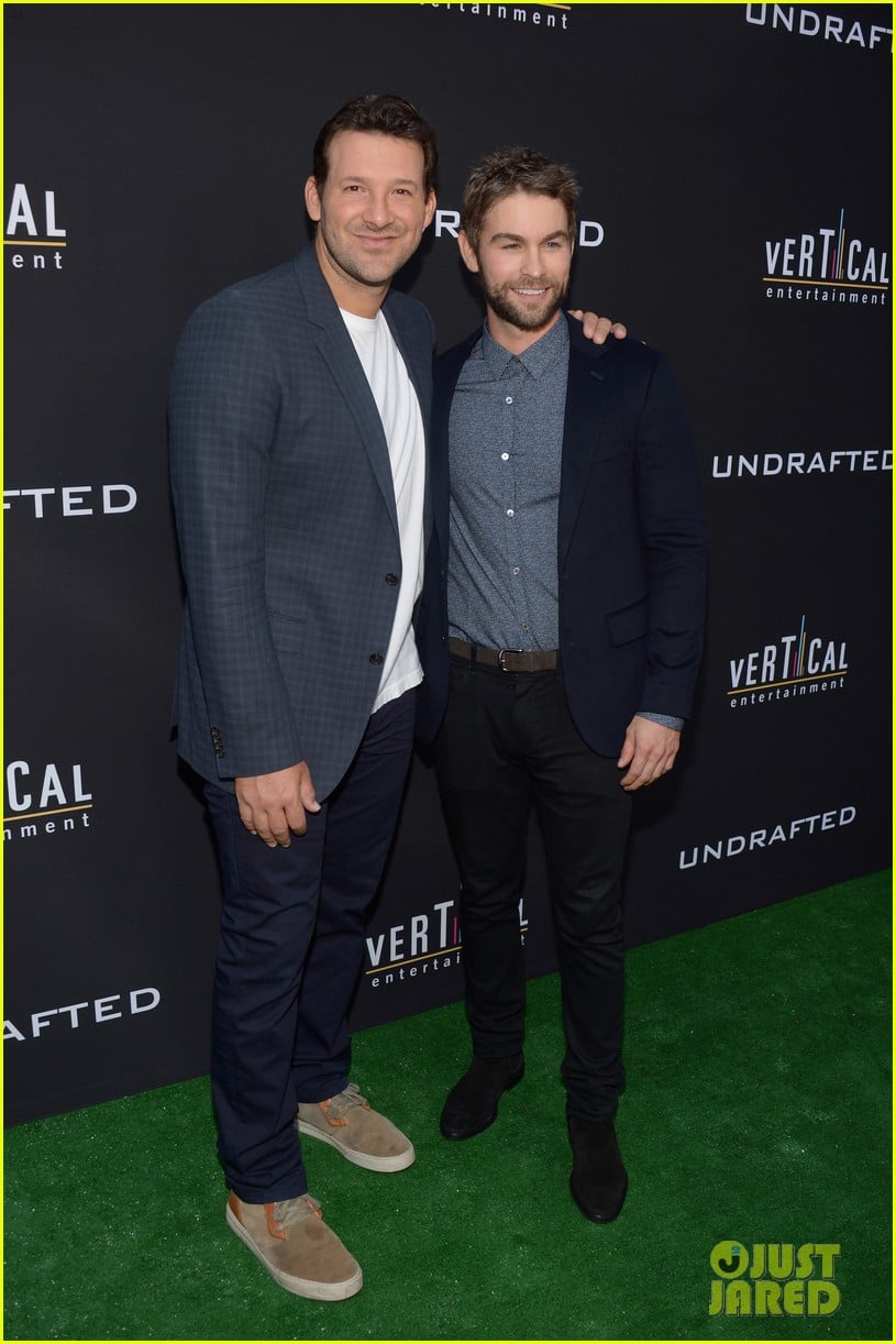 Super Bowl Announcer Tony Romo Has a Famous Brother-in-Law: Gossip Girl ...