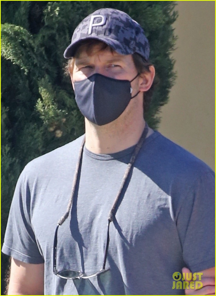 Chris Pratt Flies Back to L.A. to Spend Valentine's Day with Wife ...