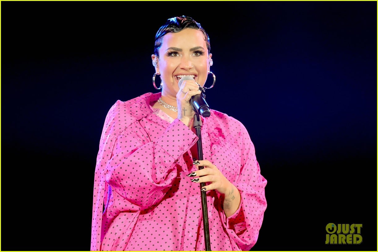 Demi Lovato Performs at 'Dancing With the Devil' YouTube Series ...