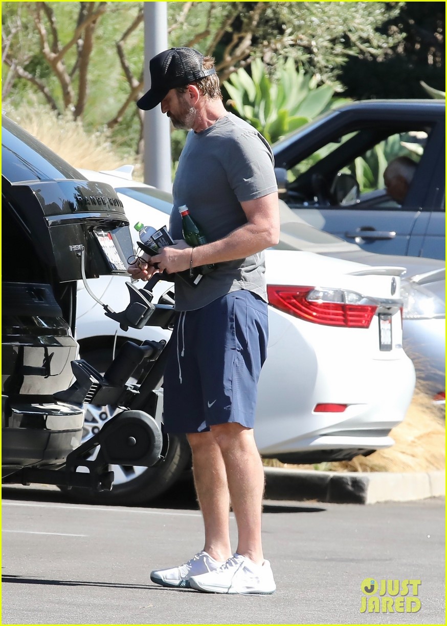 Gerard Butler Remembers His Racket To Play Tennis Game in Los Angeles ...