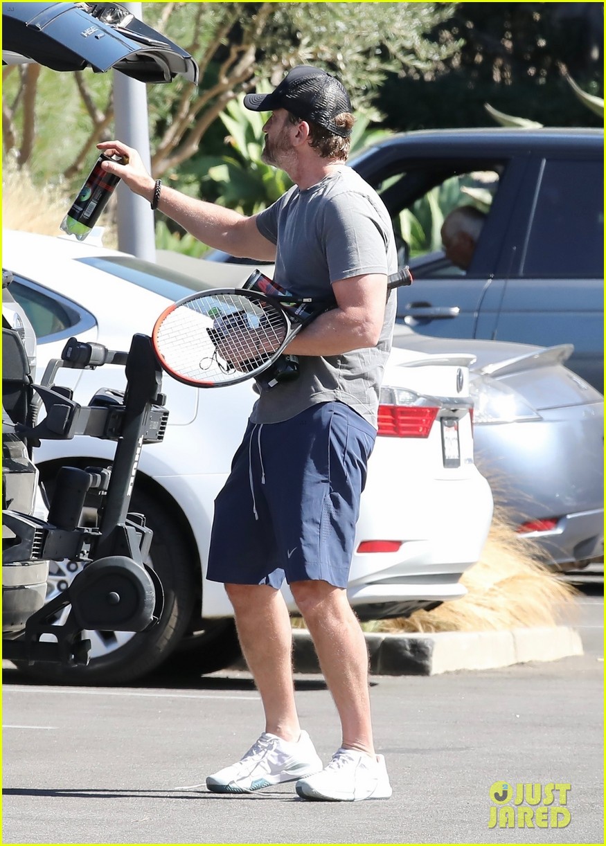 Gerard Butler Remembers His Racket To Play Tennis Game in Los Angeles ...