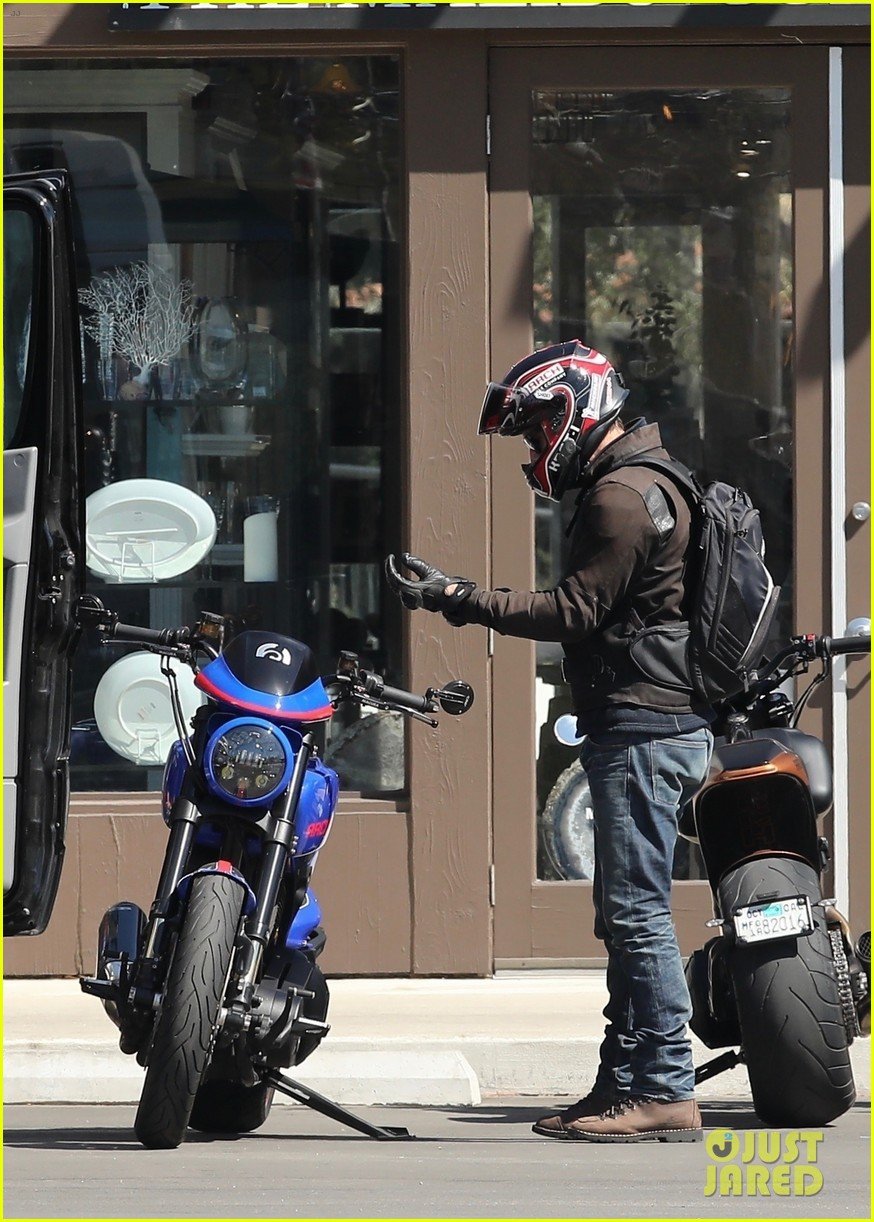 Keanu Reeves Recalls An Awesome Motorcycle Ride While Hanging With ...