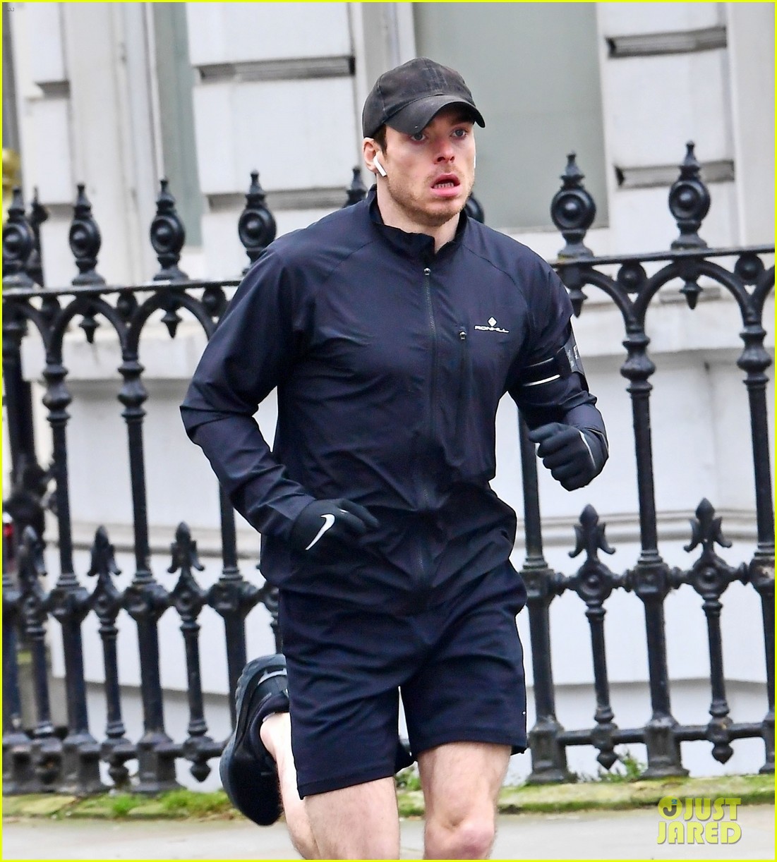 Richard Madden Goes for a Jog After Keeping a Low Profile for a Few ...