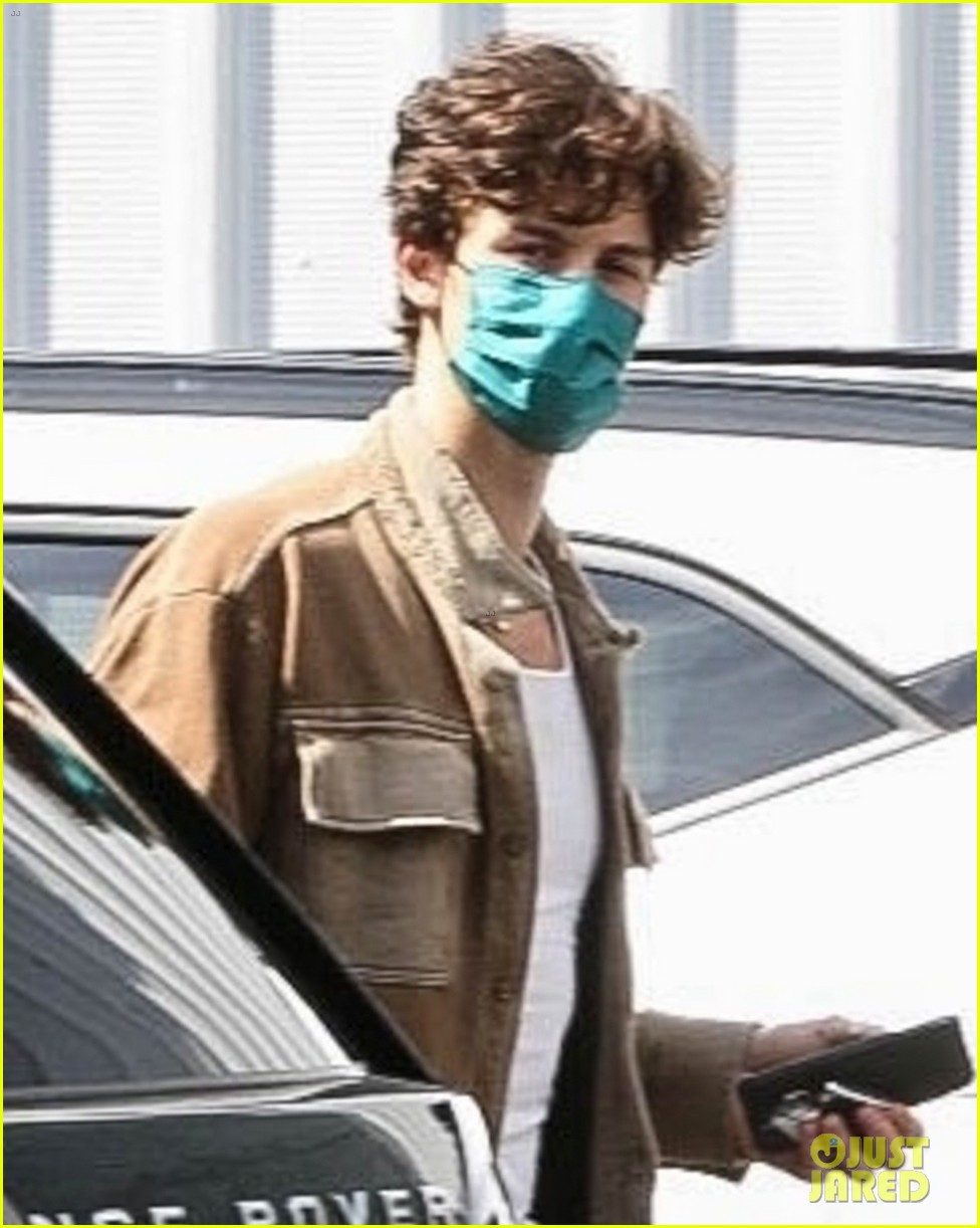 Shawn Mendes Makes Quick Dash to His Car After Late-Night Meeting ...