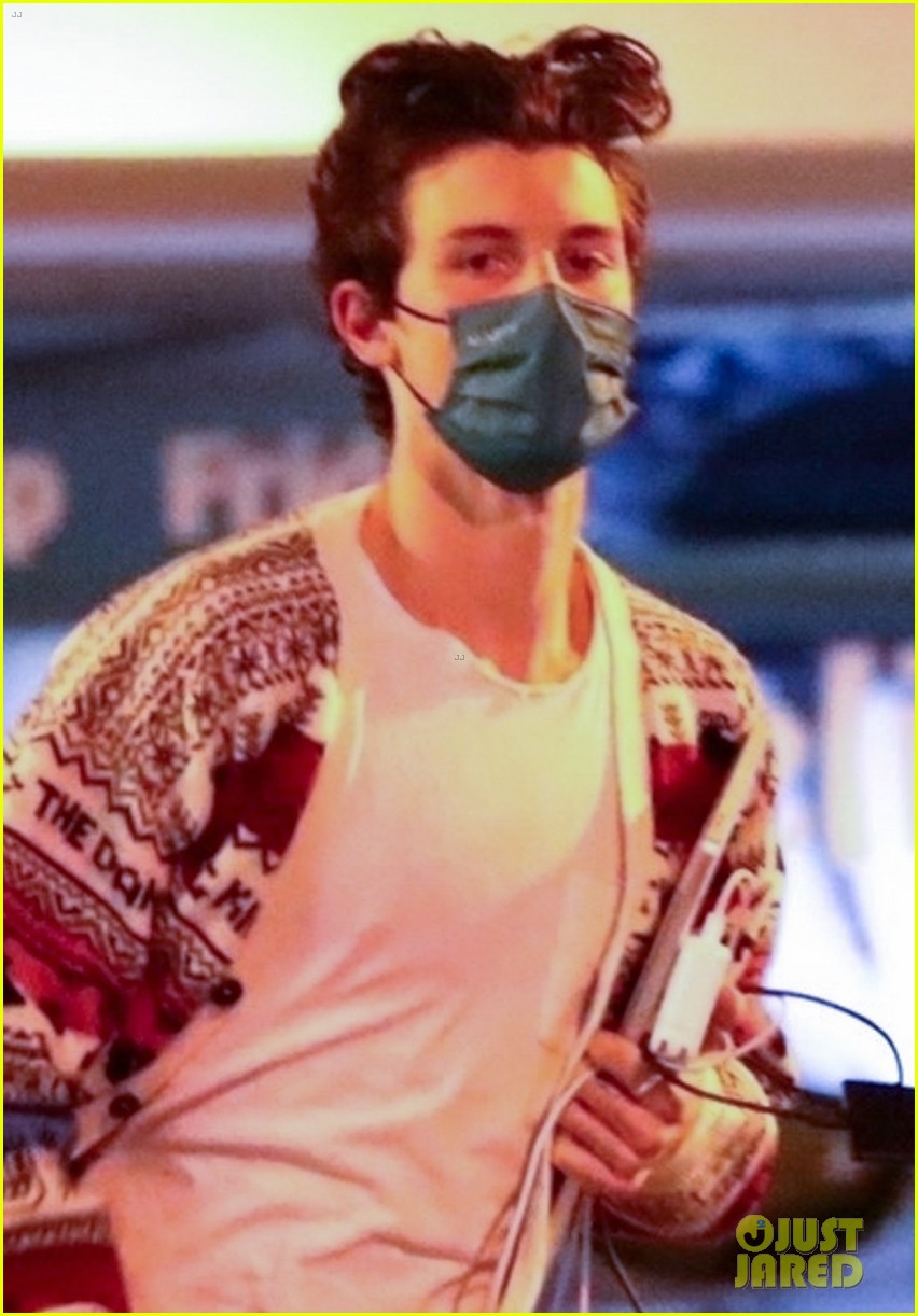 Shawn Mendes Makes Quick Dash to His Car After Late-Night Meeting ...