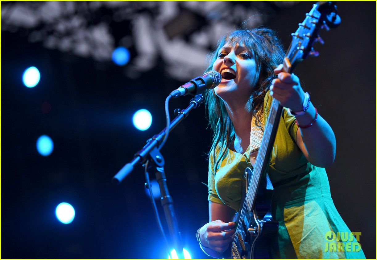 Singer Angel Olsen Comes Out as Gay, Introduces Fans to Her Partner ...