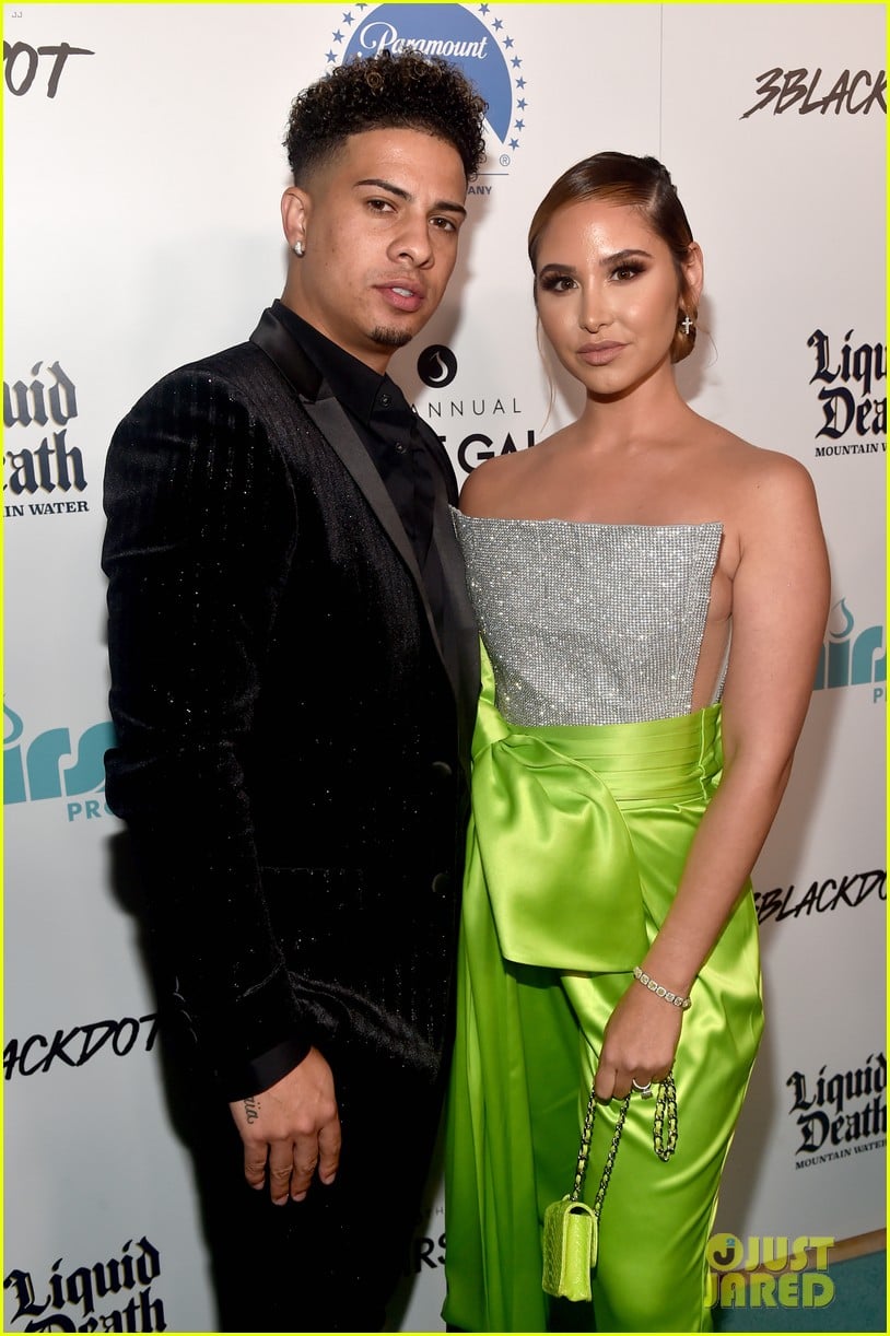 TikTok's Bryce Hall to Fight YouTube's Austin McBroom in a Boxing Match ...