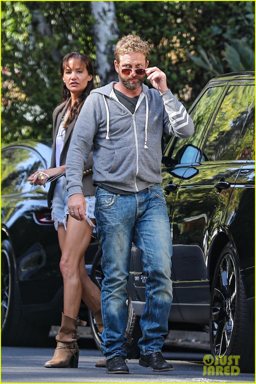 Gerard Butler & Morgan Brown Confirm They're Back Together in New PDA ...