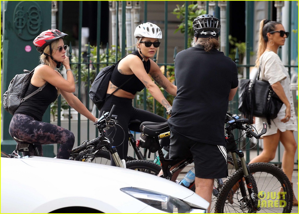 Rita Ora Joins Russell Crowe & Girlfriend Britney Theriot for Bike Ride in Sydney: Photo 4542355 ...
