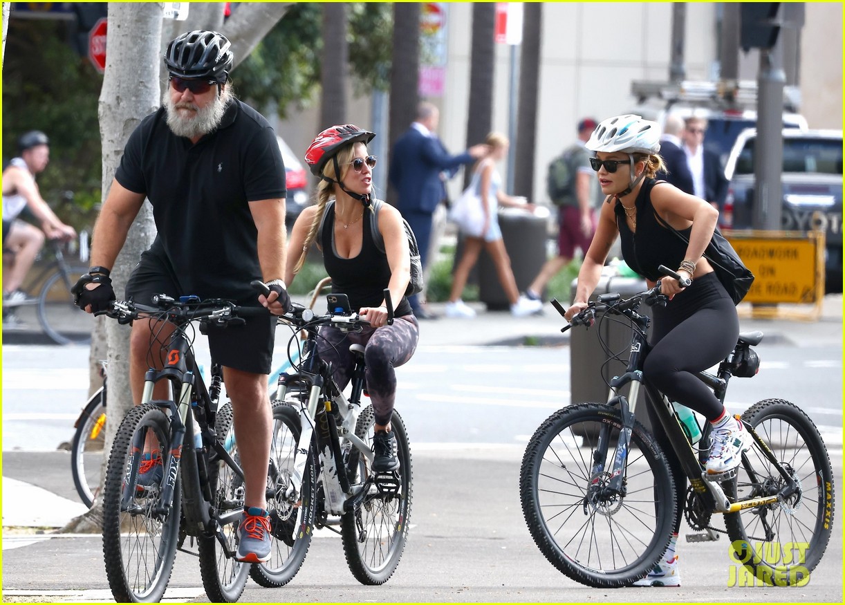 Rita Ora Joins Russell Crowe & Girlfriend Britney Theriot for Bike Ride in Sydney: Photo 4542374 ...