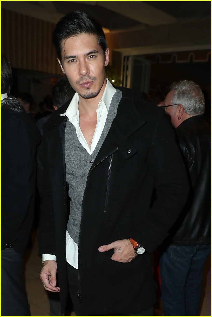 Meet Lewis Tan - 10 Things to Know About Mortal Kombat's Cole Young ...