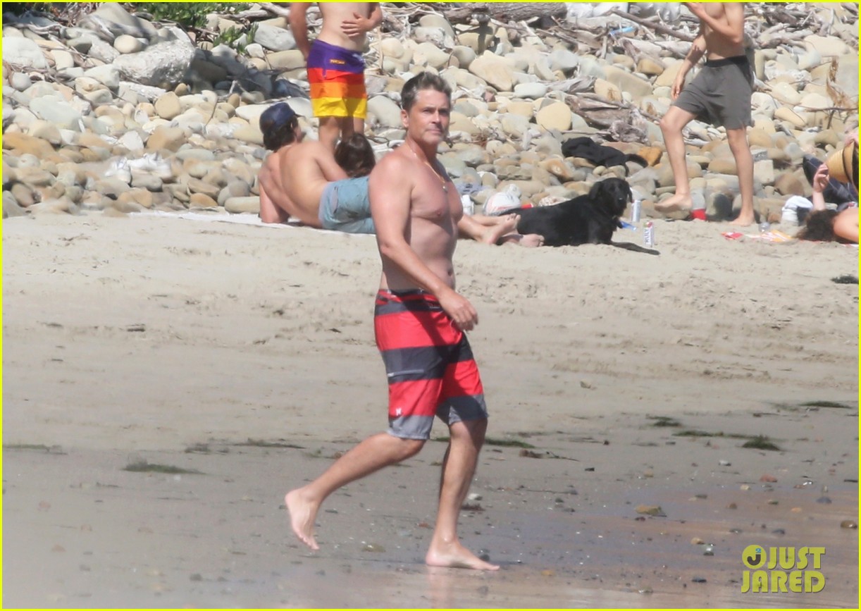 Rob Lowe Goes for a Dip in the Ocean in Santa Barbara: Photo 4538551 ...