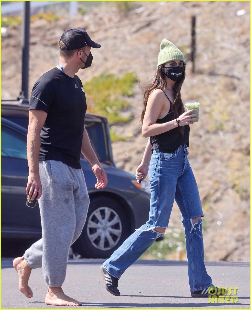 Dakota Johnson & Chris Martin Head Out for a Bite to Eat in Malibu ...