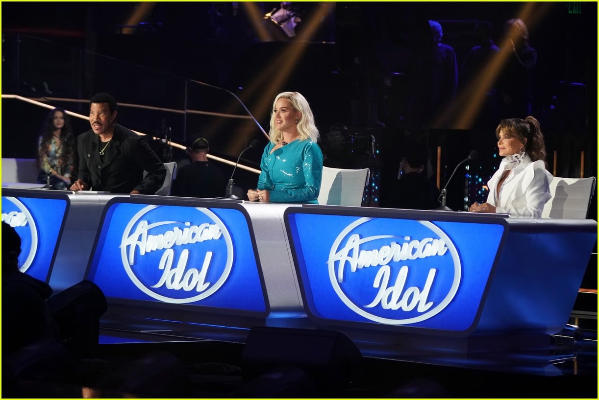 Katy Perry's Dress for 'American Idol' First Live Show Makes Fart Noise ...