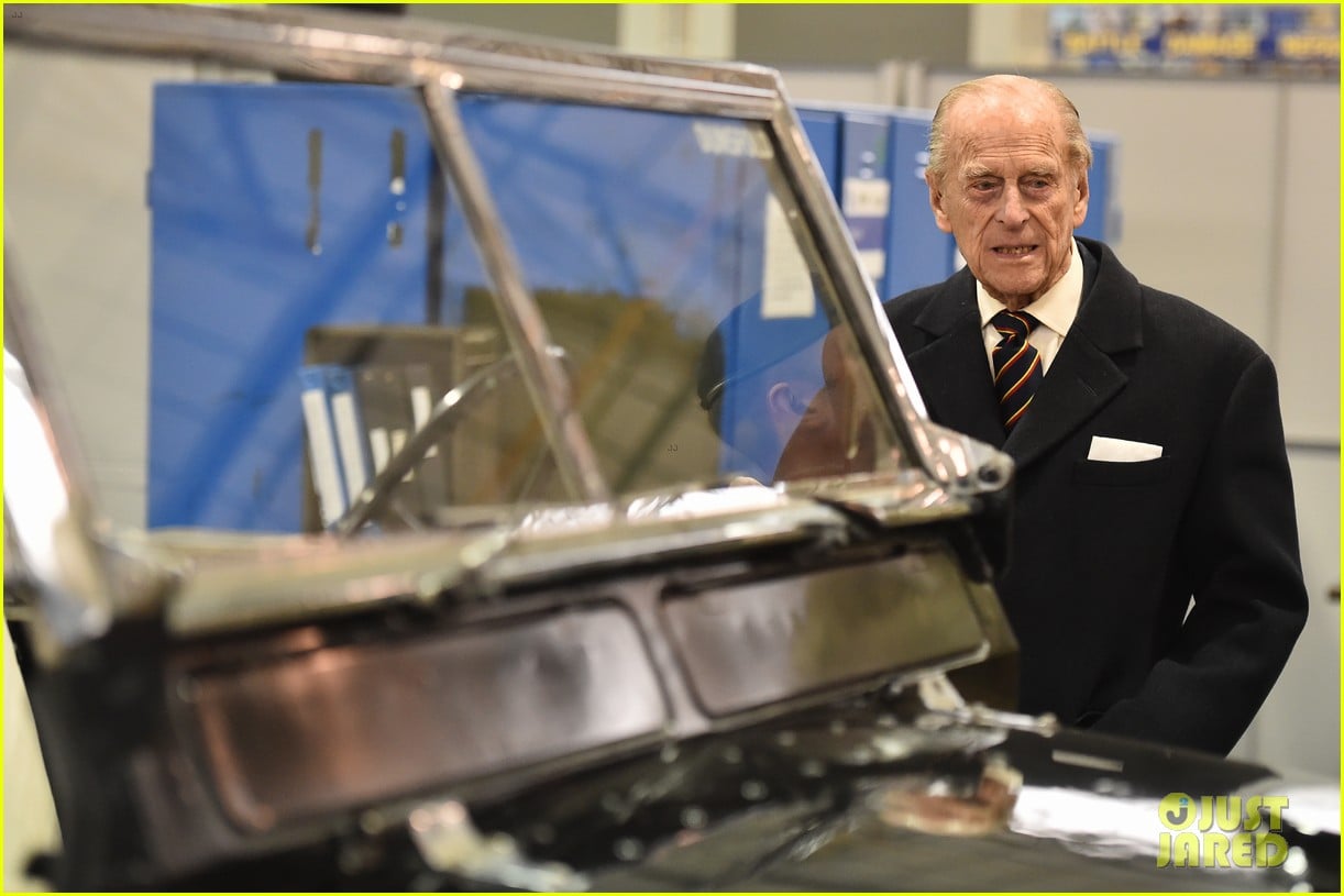 Prince Philip Helped To Design The Land Rover Hearse His Coffin Will Be ...