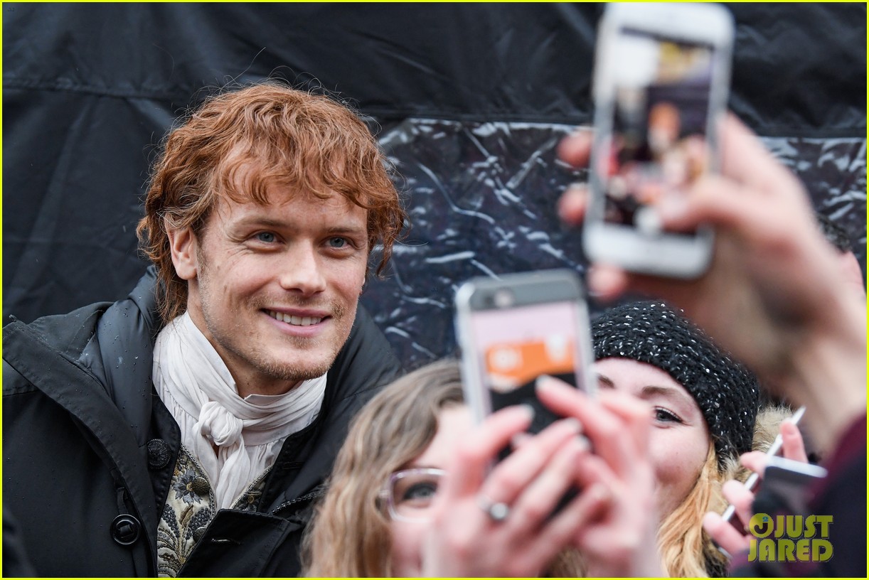 Sam Heughan Rings in His '29th' Birthday With a Buff Gym Selfie: Photo ...