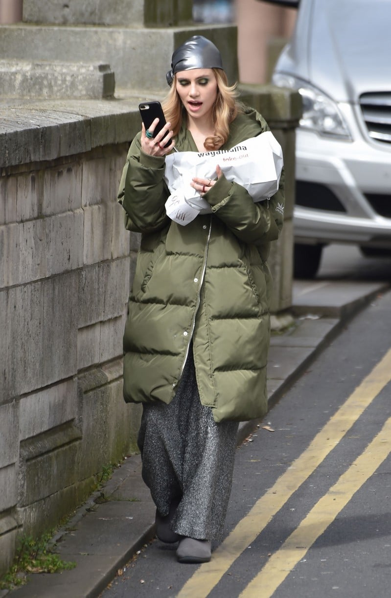 Suki Waterhouse Gets To Work On New TV Series 'Daisy Jones & The Six ...
