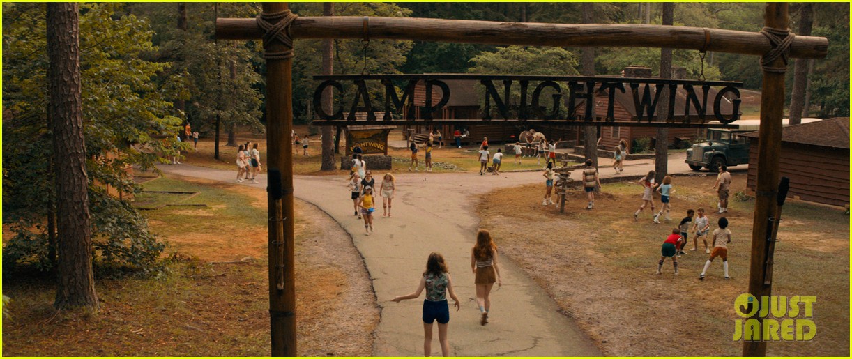 Maya Hawke & Sadie Sink Star in First Teaser For Netflix's 'Fear Street ...