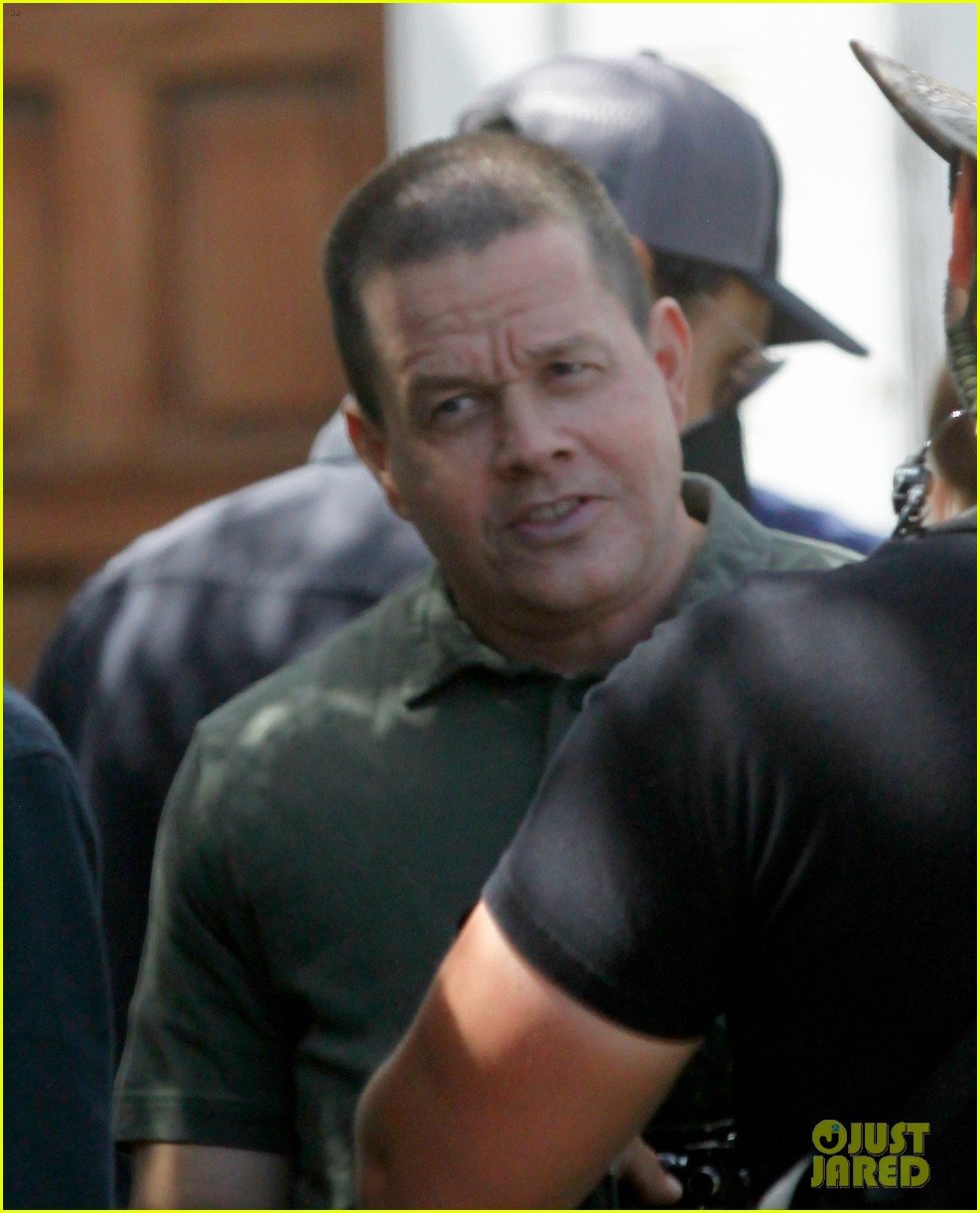 Mark Wahlberg Showcases His Weight Gain for 'Father Stu' Role While ...