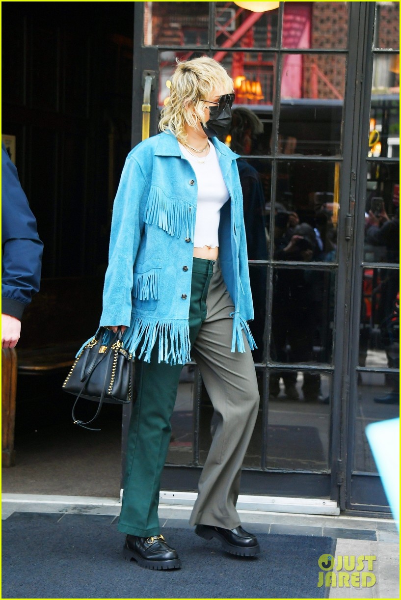 Miley Cyrus Rocks Two Tone Pants On Her Way To 'SNL' Rehearsals: Photo ...