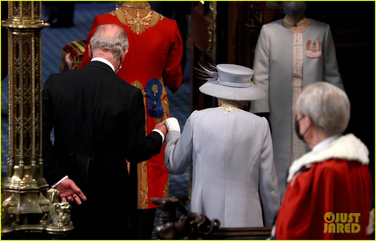 Queen Elizabeth Makes Her First Public Appearance Since Prince Philip's ...