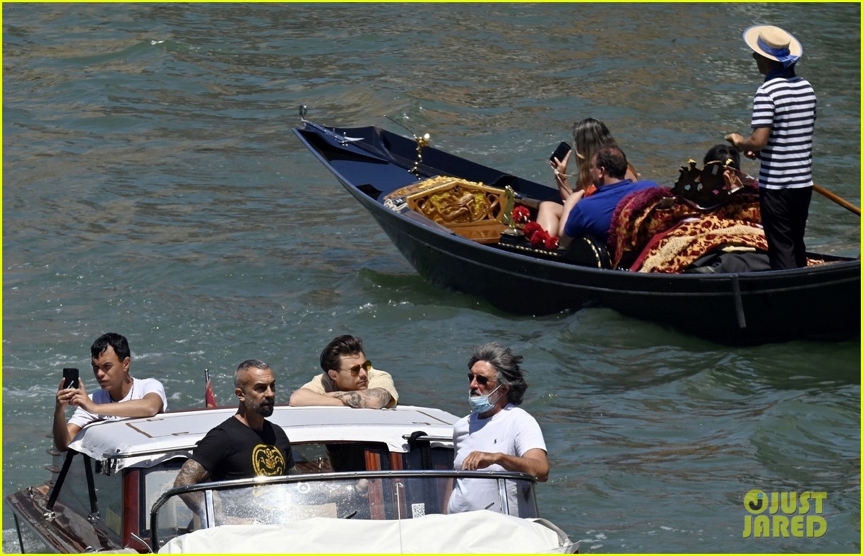 Harry Styles Relaxes on a Water Taxi as He Arrives in Venice : Photo ...