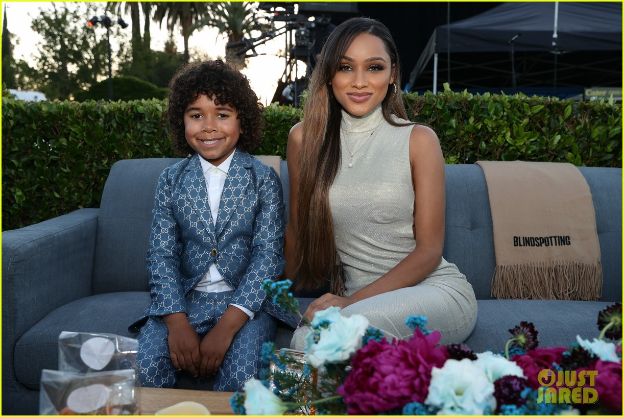 Jasmine Cephas Jones Brings Famous Dad Ron To 'Blindspotting' Premiere ...