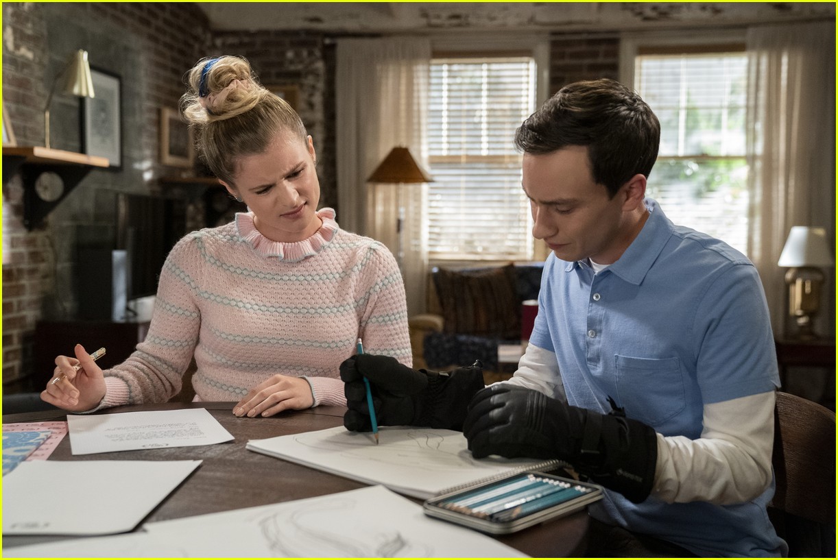 Netflix's 'Atypical' Finally Has a Debut Date, Plus, First Look Images ...