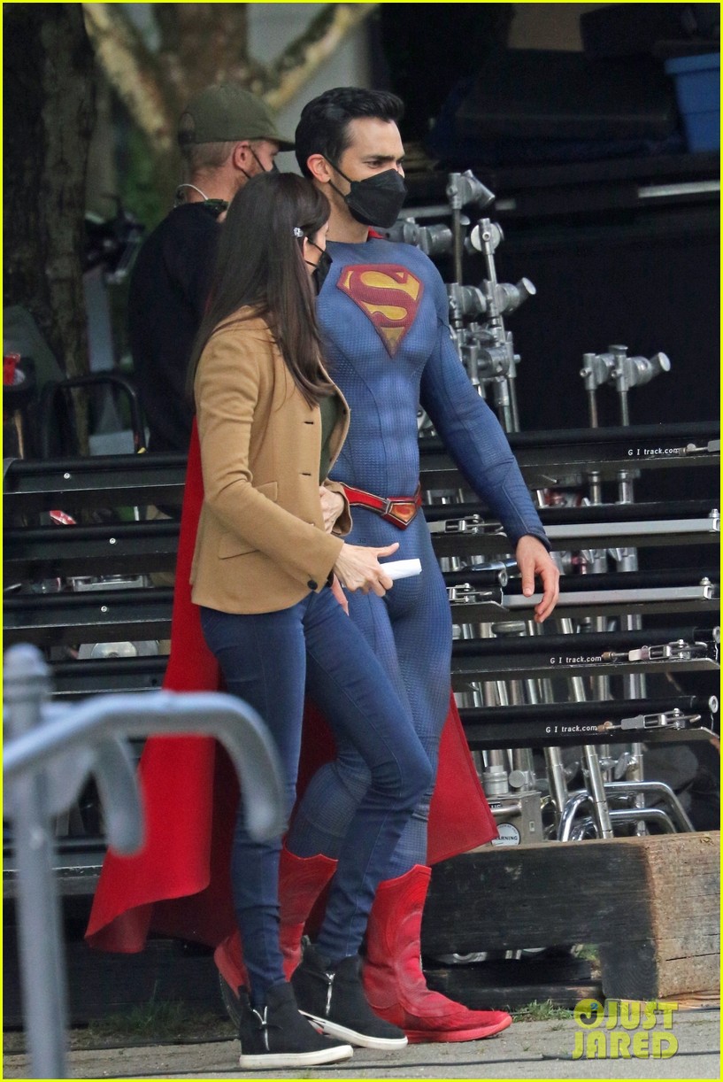 Tyler Hoechlin & Bitsie Tulloch Are All Smiles on Set for the 'Superman ...