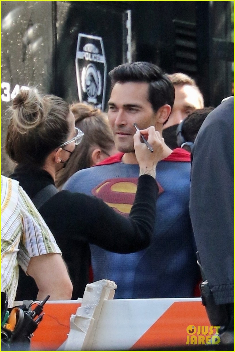 Tyler Hoechlin & Bitsie Tulloch Are All Smiles on Set for the 'Superman ...