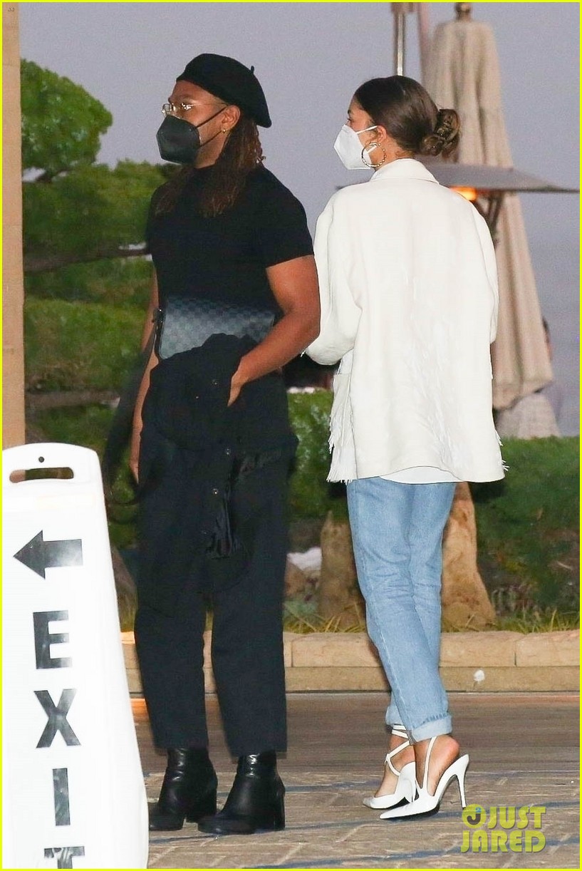 Zendaya Masks Up For Dinner Out With A Friend in LA: Photo 4577516 ...