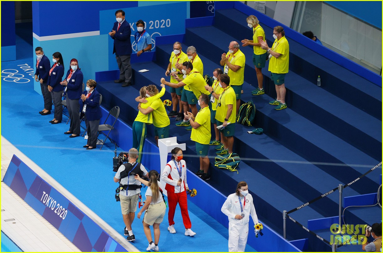 Team Australia's Ariarne Titmus Swim Coach Goes Wild After She Wins ...