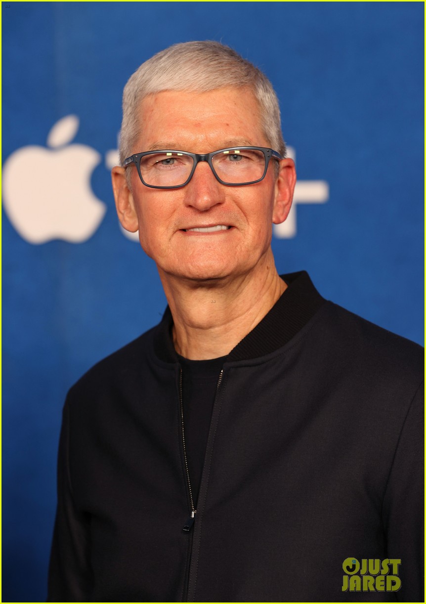 Sophia Bush & Kesha Hit the Blue Carpet at 'Ted Lasso' Season Two ...