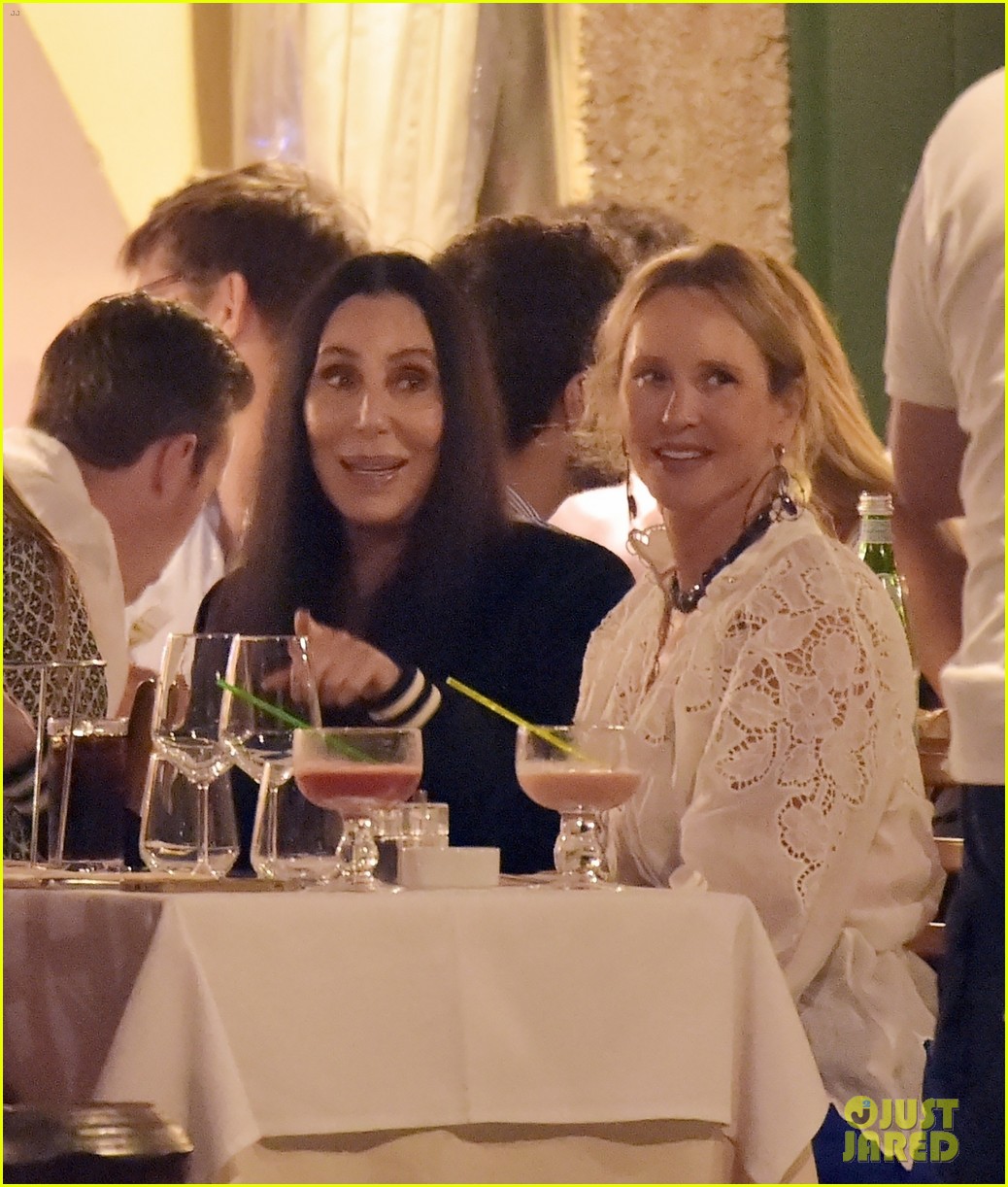 Cher Enjoys Dinner with Friends While on Vacation in Italy!: Photo ...