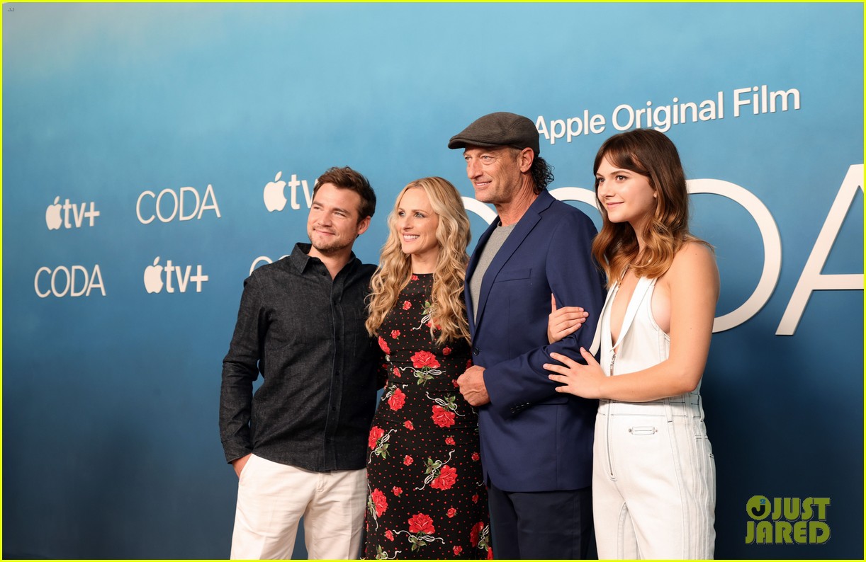 Marlee Matlin & Emilia Jones Step Out For 'CODA' Photo Call in LA: Photo 4597852 | Photos | Just ...