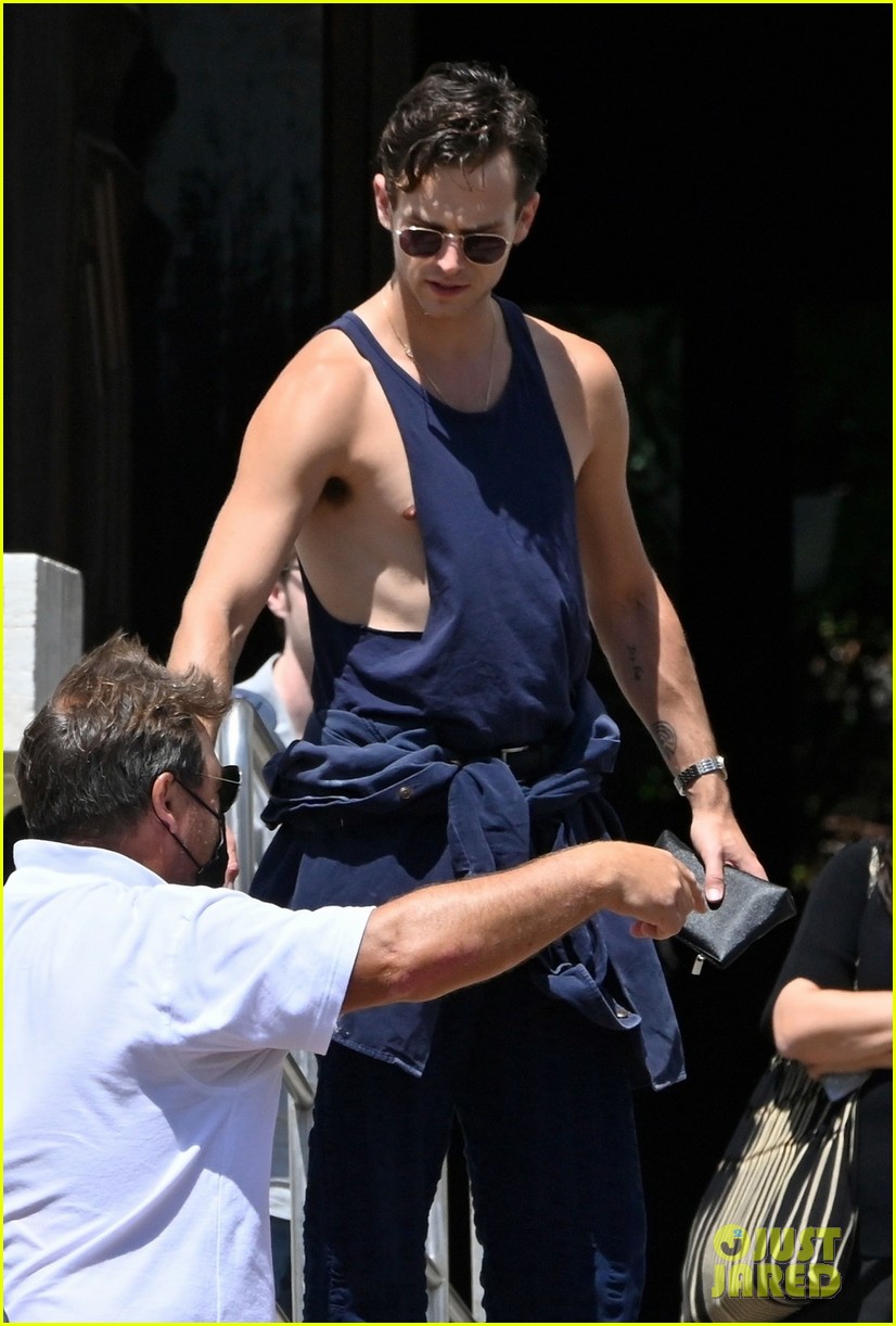 Brandon Flynn Shows Off His Fit Physique While in Venice!: Photo ...