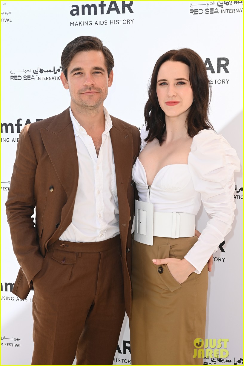 Rachel Brosnahan & Husband Jason Ralph Coordinate Their Outfits at ...