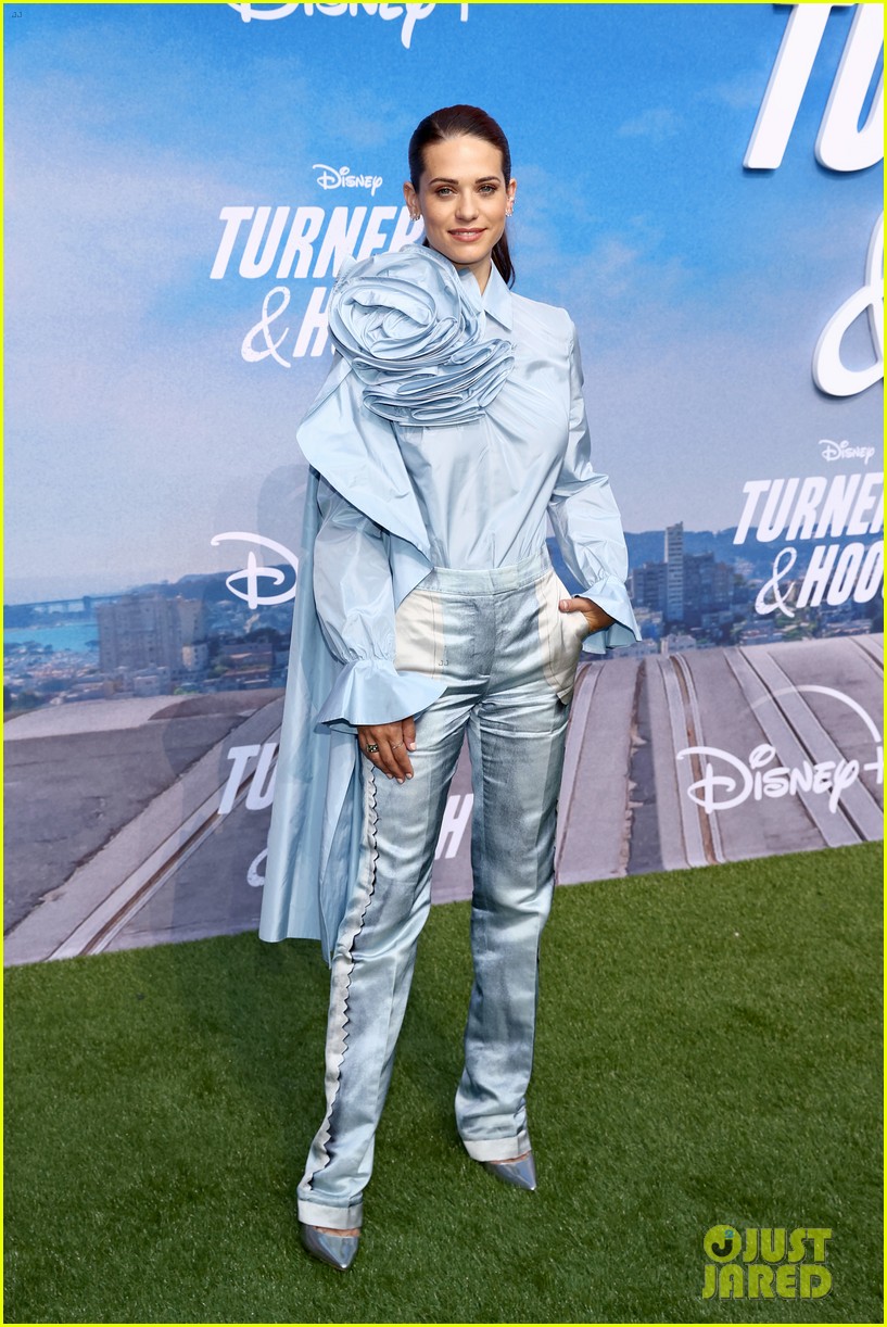 John Stamos Gives Josh Peck Bunny Ears at 'Turner & Hooch' Premiere ...