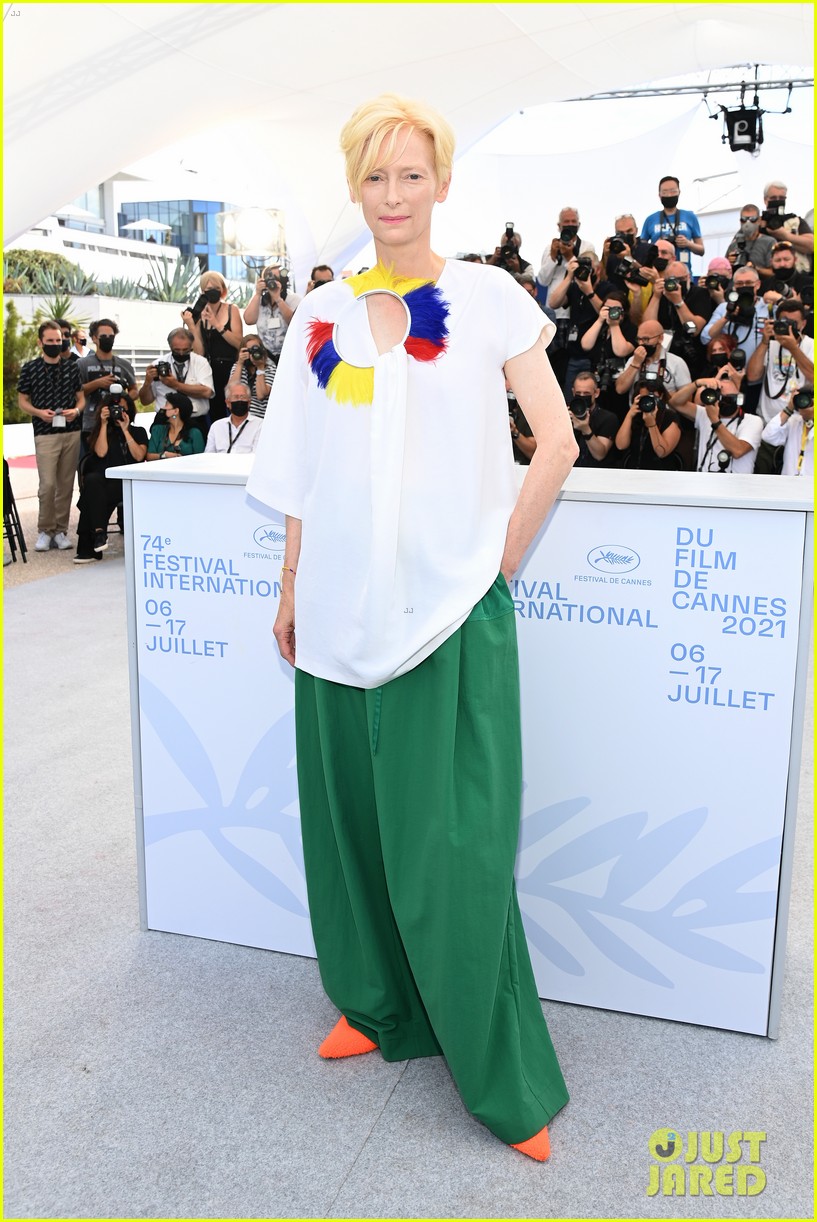 Tilda Swinton Strikes a Pose at 'Memoria' Photocall at Cannes Film ...