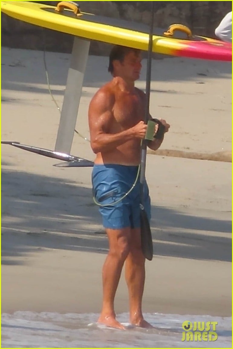 Aaron Taylor-Johnson Soaks Up the Sun During His Beach Day with Pals ...