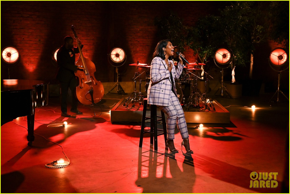 Chadwick Boseman Honored by Wife Simone at Stand Up to Cancer 2021 ...