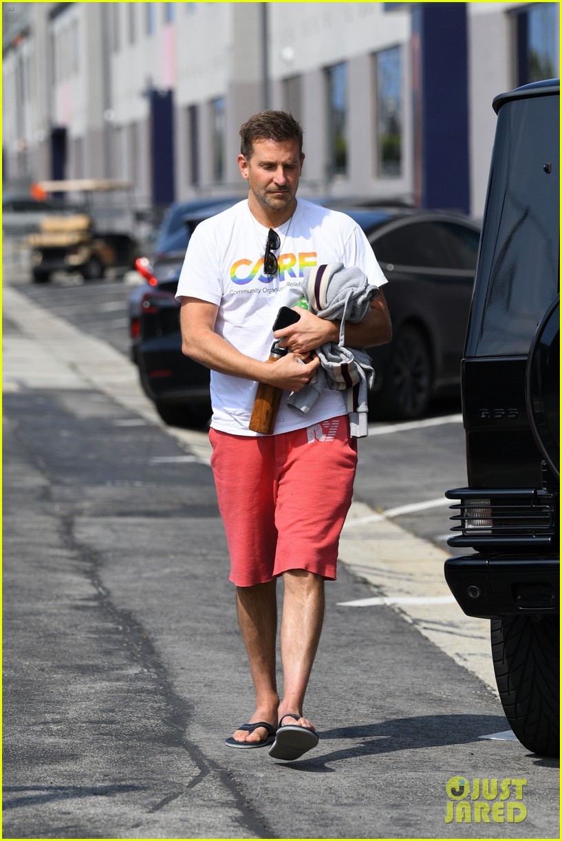 Bradley Cooper Spotted Keeping Up with His Workouts in L.A. - See ...