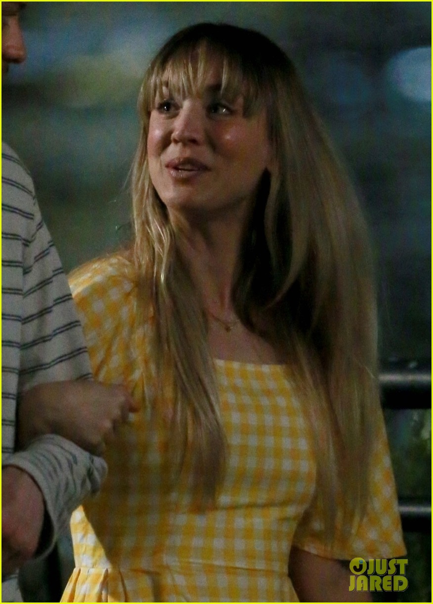 Kaley Cuoco & Pete Davidson Link Arms for Late Night 'Meet Cute' Scene ...