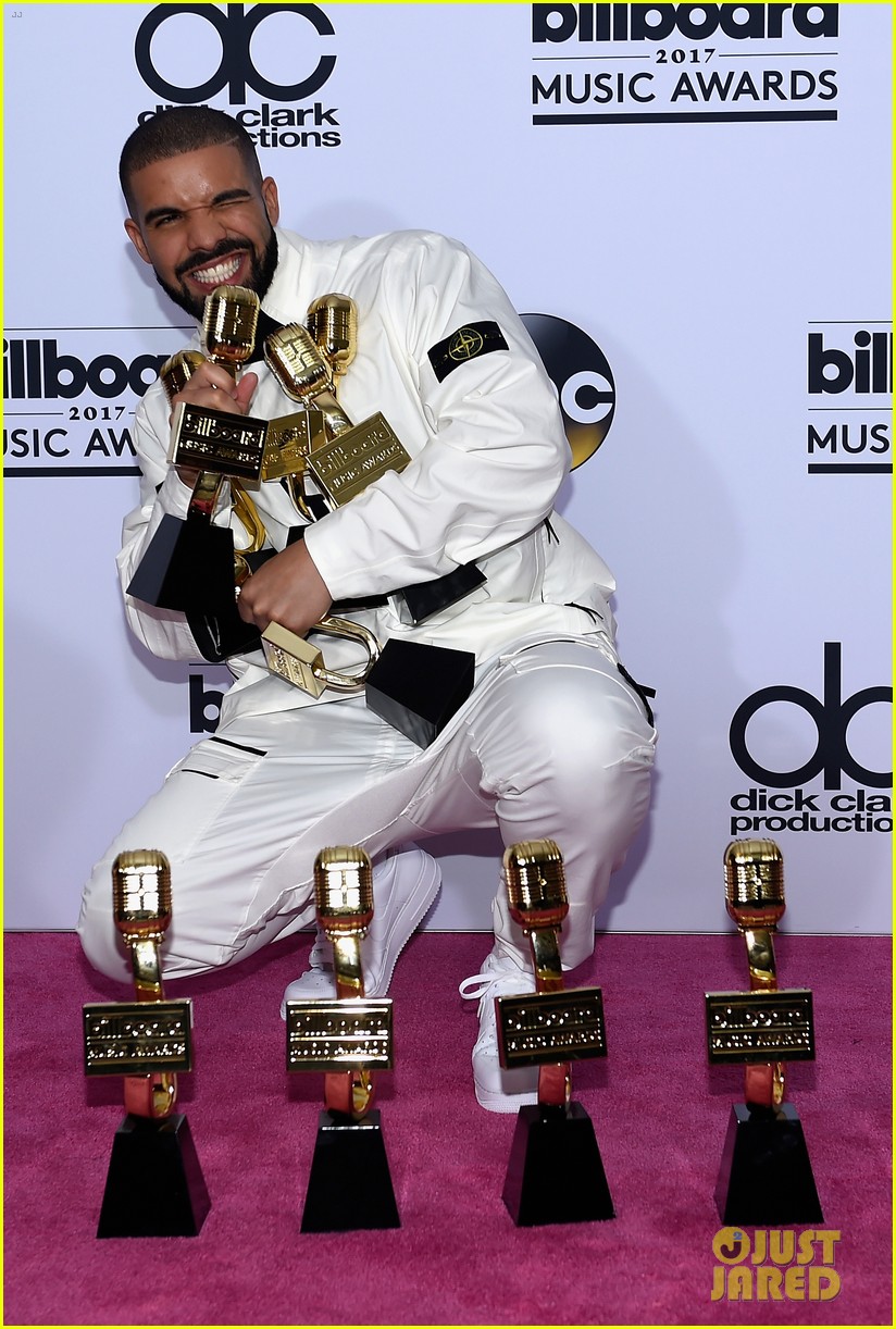 Kanye West Shares the Menacing Text He Seemingly Sent to Drake: Photo ...