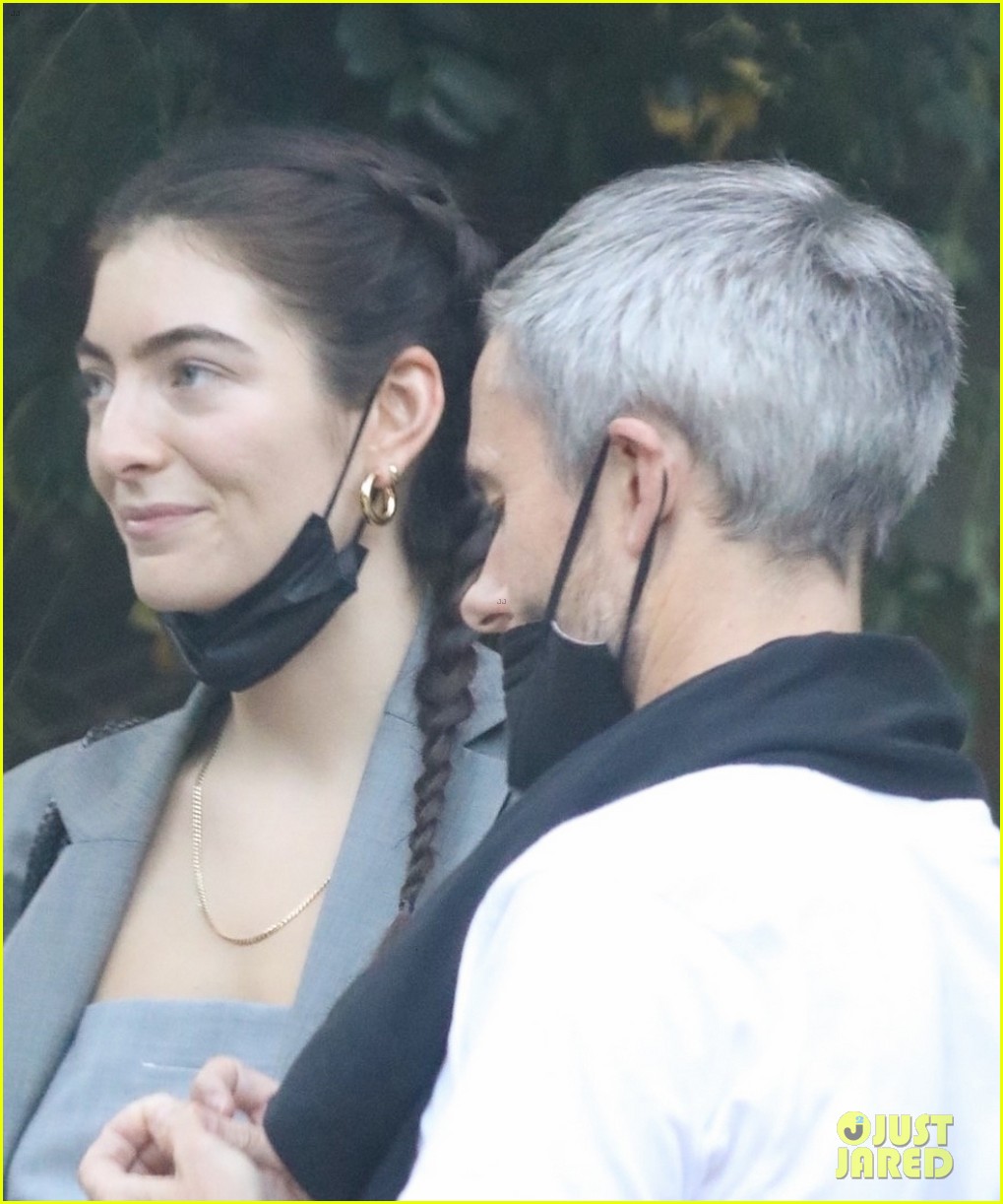 See More Photos from Lorde's Date Night with Boyfriend Justin Warren ...