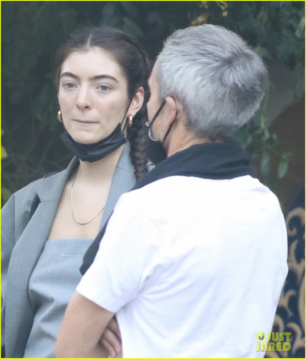 See More Photos from Lorde's Date Night with Boyfriend Justin Warren ...